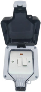 13AMP SWITCHED FUSED SPUR WITH NEON WEATHERPROOF SOCKET